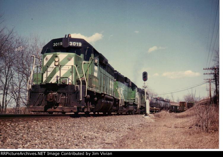 BN 3019 West, approaching Burlington Rd.,